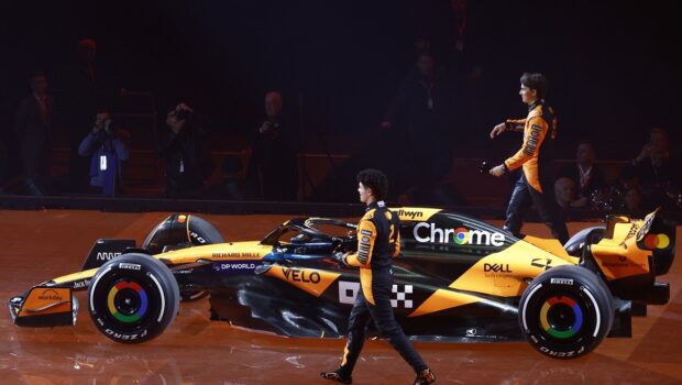 McLaren και Allwyn μαζί στην παρουσίαση της ομάδας στην O2 Arena – H ...