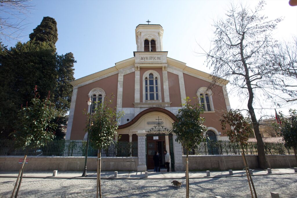 Οι ακολουθίες της Μεγάλης Εβδομάδας ζωντανά από ιστορικούς ναούς της ...